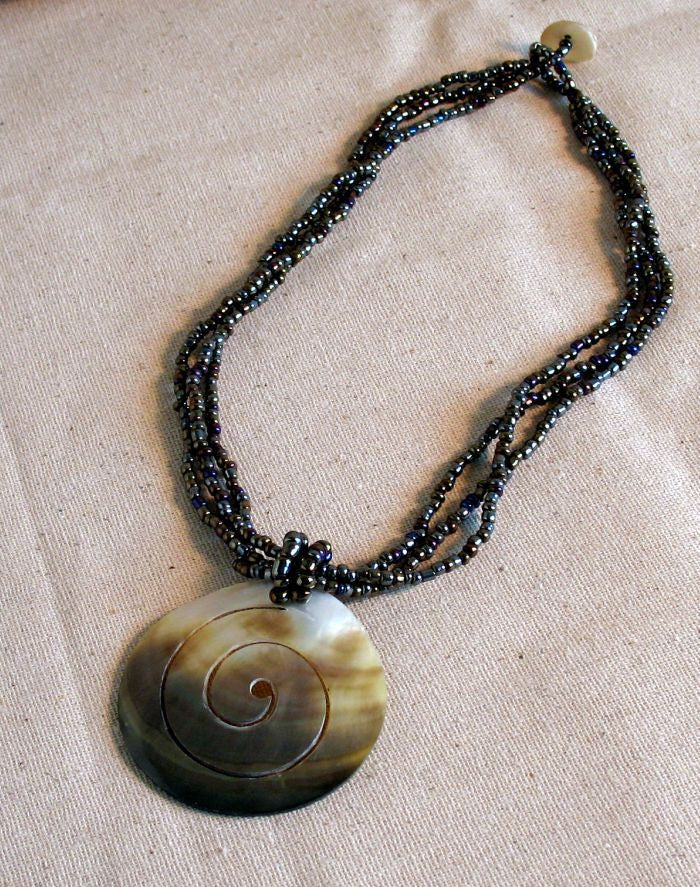 Black Beaded Shell Necklace – Natural Artist